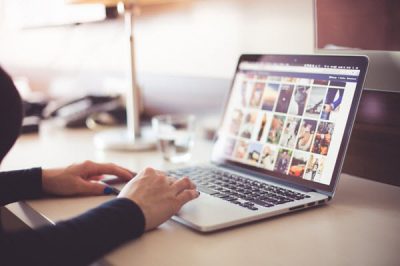 Five Easy Ways to Make Money From Your Social Media Accounts