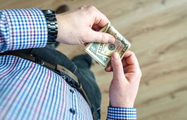 A Detailed Guide On How To Manage Money Effectively